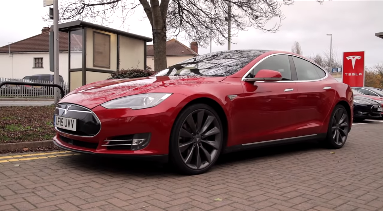 Sleeping Inside an Autopilot-Mode Tesla - Tech Blimp